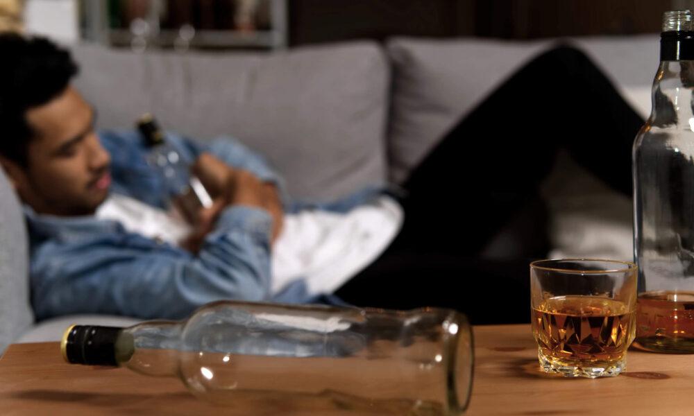Signs of Alcohol Poisoning and First Aid - Lemony Blog